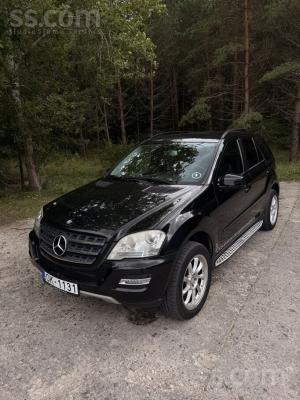 Black Mercedes-Benz ML 350 2011 in Liepaja, with an engine capacity of 3.00 L and mileage of 190 thousand km for 11500 €, photo 7 on AUTOMOTO.COM.LV