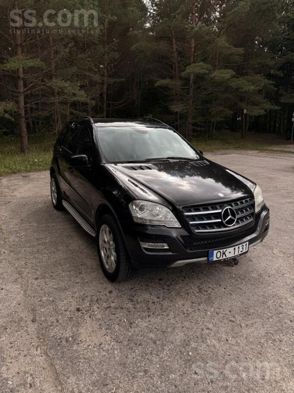 Black Mercedes-Benz ML 350 2011 in Liepaja, with an engine capacity of 3.00 L and mileage of 190 thousand km for 11500 €, photo 8 on AUTOMOTO.COM.LV