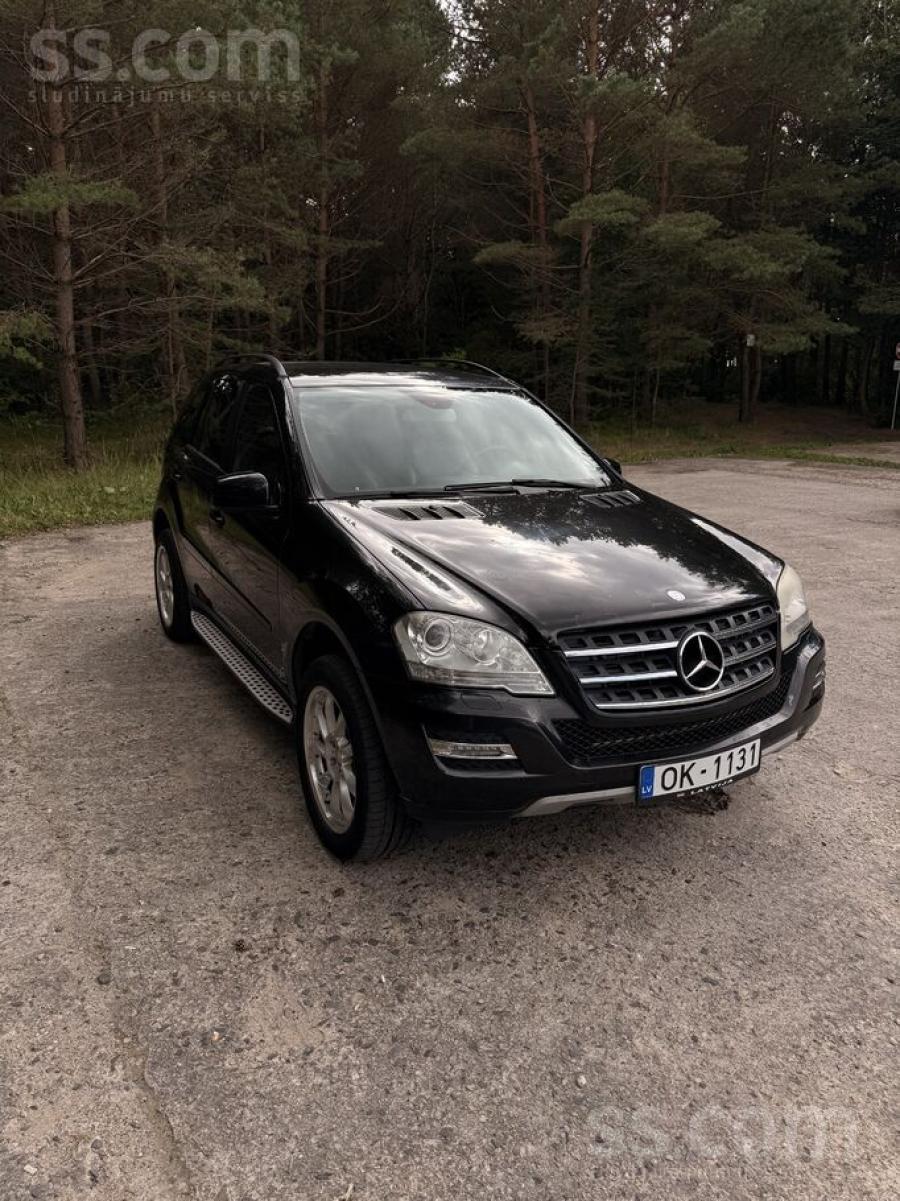 Black Mercedes-Benz ML 350 2011 in Liepaja, with an engine capacity of 3.00 L and mileage of 190 thousand km for 11500 €, photo 8 on AUTOMOTO.COM.LV