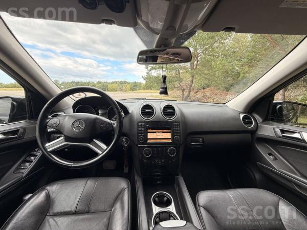 Black Mercedes-Benz ML 350 2011 in Liepaja, with an engine capacity of 3.00 L and mileage of 190 thousand km for 11500 €, photo 10 on AUTOMOTO.COM.LV