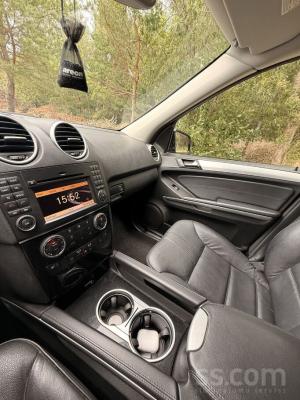 Black Mercedes-Benz ML 350 2011 in Liepaja, with an engine capacity of 3.00 L and mileage of 190 thousand km for 11500 €, photo 11 on AUTOMOTO.COM.LV