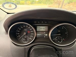 Black Mercedes-Benz ML 350 2011 in Liepaja, with an engine capacity of 3.00 L and mileage of 190 thousand km for 11500 €, photo 15 on AUTOMOTO.COM.LV