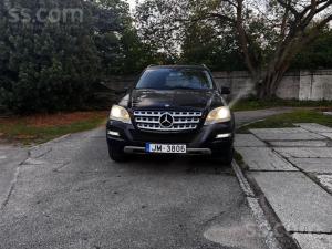 Черный Мерседес МЛ 350 2011 в Рига, объемом двигателя 3.50 л и пробегом 226 тыс. км за 9000 €, фото 3 на AUTOMOTO.COM.LV
