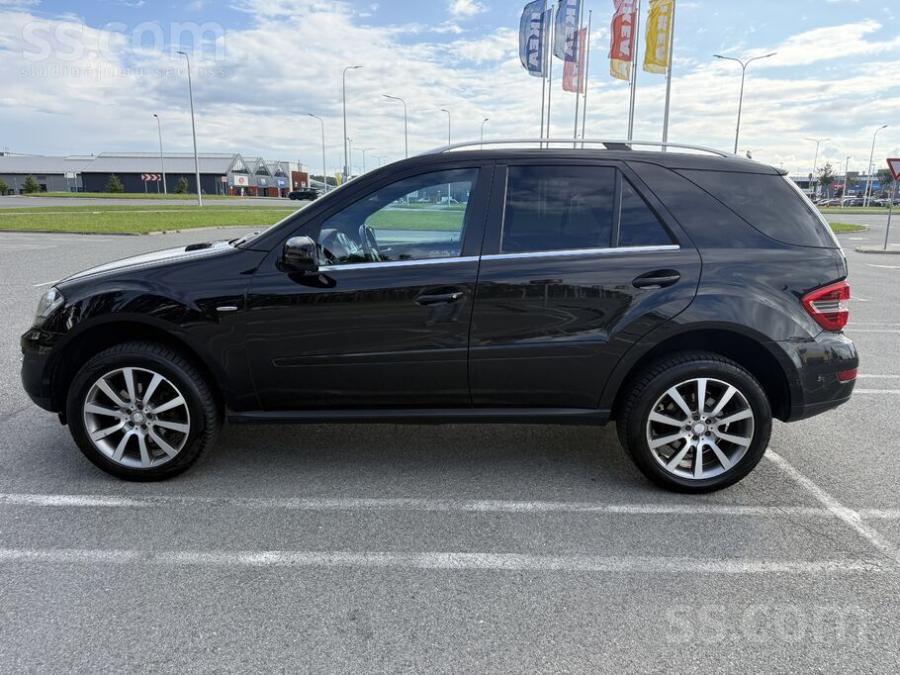 Black Mercedes-Benz ML 350 2011 in Riga, with an engine capacity of 3.00 L and mileage of 310 thousand km for 8200 €, photo 1 on AUTOMOTO.COM.LV