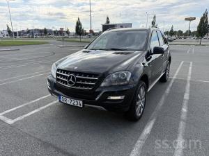 Black Mercedes-Benz ML 350 2011 in Riga, with an engine capacity of 3.00 L and mileage of 310 thousand km for 8200 €, photo 3 on AUTOMOTO.COM.LV