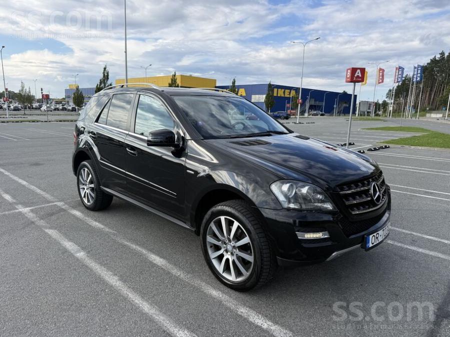 Black Mercedes-Benz ML 350 2011 in Riga, with an engine capacity of 3.00 L and mileage of 310 thousand km for 8200 €, photo 6 on AUTOMOTO.COM.LV