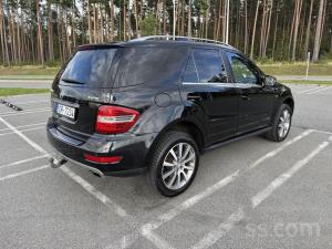 Black Mercedes-Benz ML 350 2011 in Riga, with an engine capacity of 3.00 L and mileage of 310 thousand km for 8200 €, photo 7 on AUTOMOTO.COM.LV
