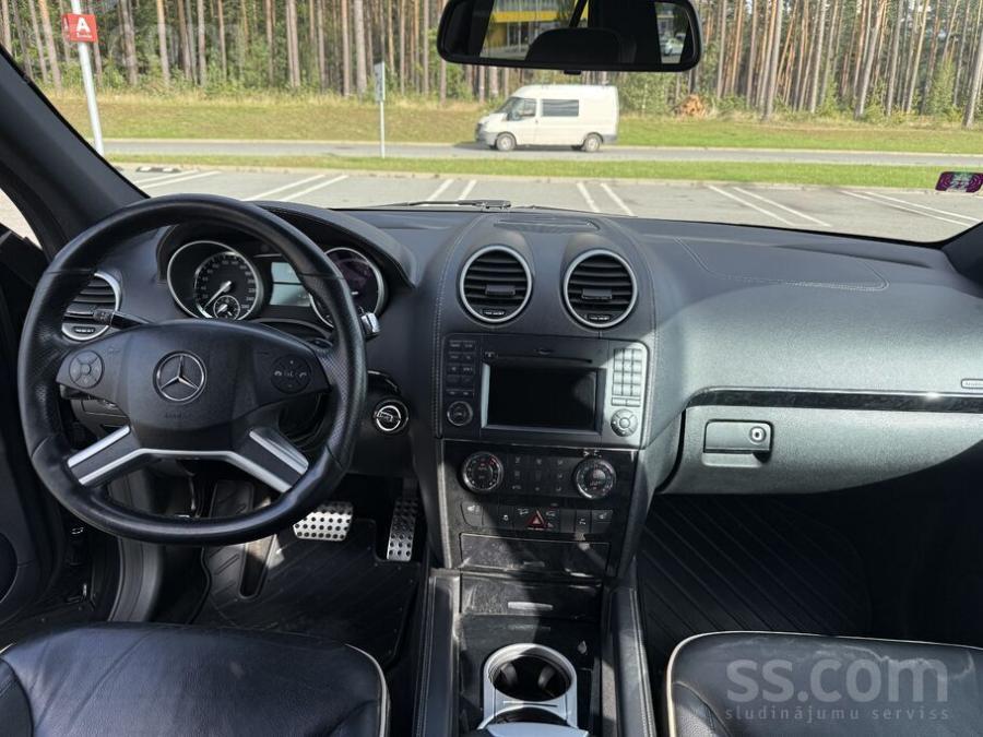 Black Mercedes-Benz ML 350 2011 in Riga, with an engine capacity of 3.00 L and mileage of 310 thousand km for 8200 €, photo 8 on AUTOMOTO.COM.LV