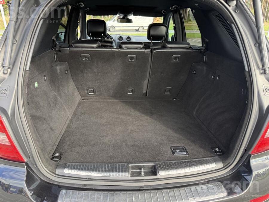 Black Mercedes-Benz ML 350 2011 in Riga, with an engine capacity of 3.00 L and mileage of 310 thousand km for 8200 €, photo 9 on AUTOMOTO.COM.LV