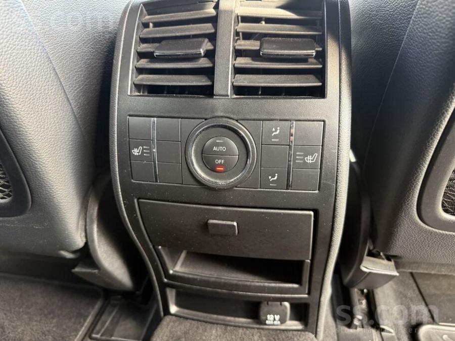 Black Mercedes-Benz ML 350 2011 in Riga, with an engine capacity of 3.00 L and mileage of 310 thousand km for 8200 €, photo 10 on AUTOMOTO.COM.LV