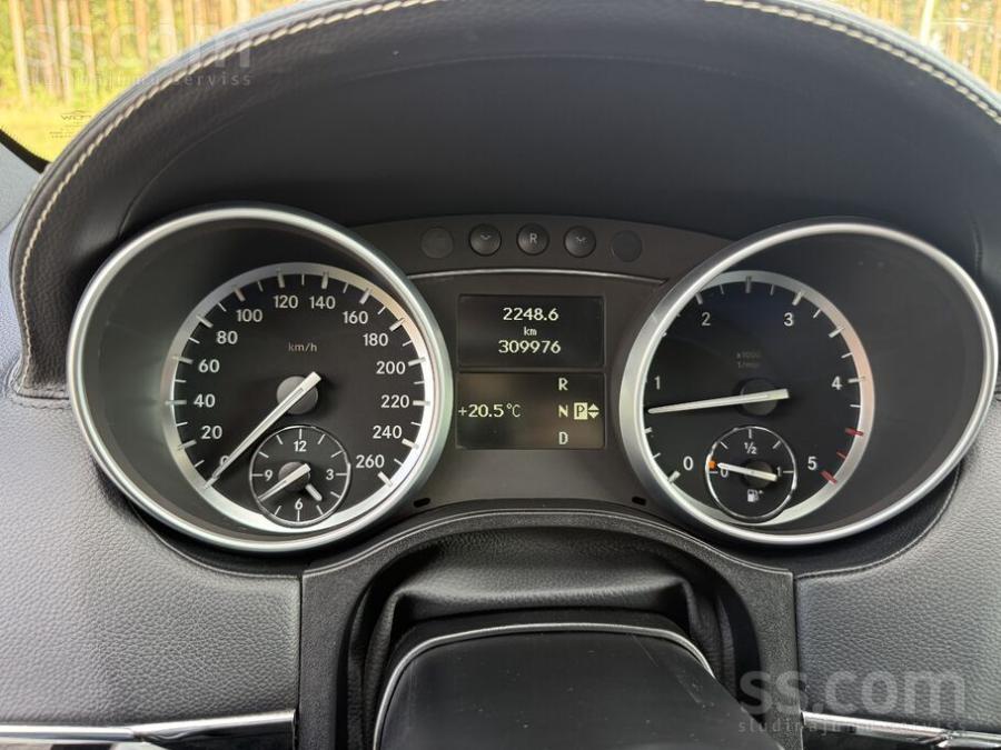 Black Mercedes-Benz ML 350 2011 in Riga, with an engine capacity of 3.00 L and mileage of 310 thousand km for 8200 €, photo 12 on AUTOMOTO.COM.LV