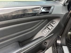 Black Mercedes-Benz ML 350 2011 in Riga, with an engine capacity of 3.00 L and mileage of 310 thousand km for 8200 €, photo 15 on AUTOMOTO.COM.LV
