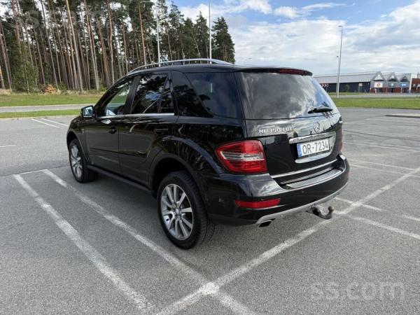 Melns Mercedes-Benz ML 350 2011 Rīga, ar dzinēja tilpumu 3.00 L un nobraukumu 310 tūkst. km par 8200 €, foto 4 vietnē AUTOMOTO.COM.LV
