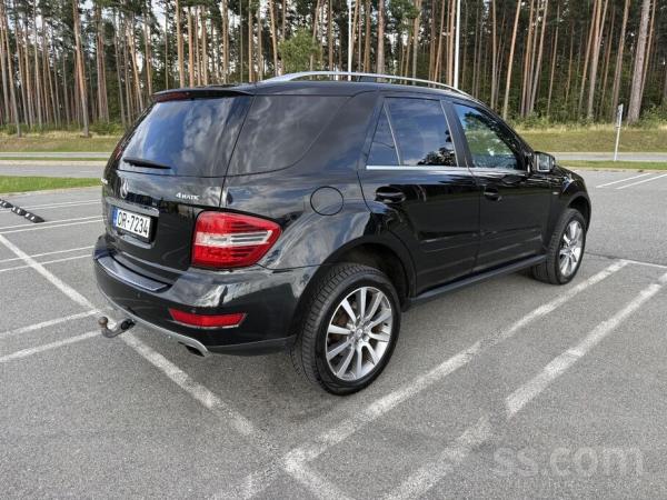 Melns Mercedes-Benz ML 350 2011 Rīga, ar dzinēja tilpumu 3.00 L un nobraukumu 310 tūkst. km par 8200 €, foto 7 vietnē AUTOMOTO.COM.LV