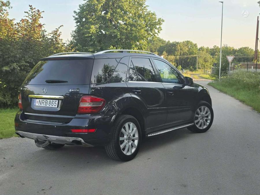 Melns Mercedes-Benz ML 350 2011 Raseiniai, ar dzinēja tilpumu 2.99 L un nobraukumu 218 tūkst. km par 8300 €, foto 7 vietnē AUTOMOTO.COM.LV
