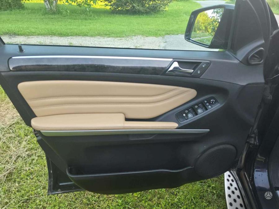 Melns Mercedes-Benz ML 350 2011 Raseiniai, ar dzinēja tilpumu 2.99 L un nobraukumu 218 tūkst. km par 8300 €, foto 12 vietnē AUTOMOTO.COM.LV