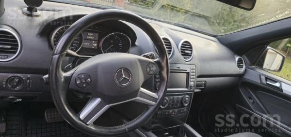 Melns Mercedes-Benz ML 350 2011 Rīga, ar dzinēja tilpumu 3.00 L un nobraukumu 284 tūkst. km par 7700 €, foto 4 vietnē AUTOMOTO.COM.LV