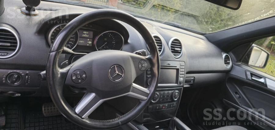 Black Mercedes-Benz ML 350 2011 in Riga, with an engine capacity of 3.00 L and mileage of 284 thousand km for 7700 €, photo 4 on AUTOMOTO.COM.LV