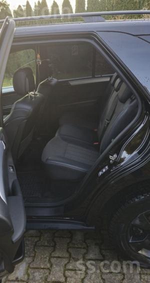 Black Mercedes-Benz ML 350 2011 in Riga, with an engine capacity of 3.00 L and mileage of 284 thousand km for 7700 €, photo 5 on AUTOMOTO.COM.LV
