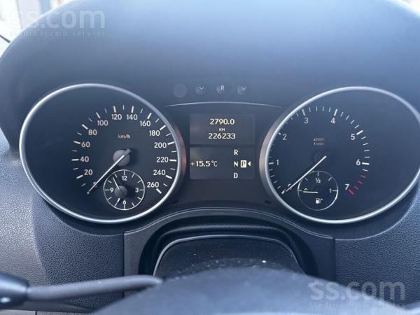 Мерседес МЛ 350 2011 в Рига на AUTOMOTO.COM.LV Черный Мерседес МЛ 350 2011 в Рига, объемом двигателя 3.50 л и пробегом 226 тыс. км за 8500 €, фото 5 на AUTOMOTO.COM.LV
