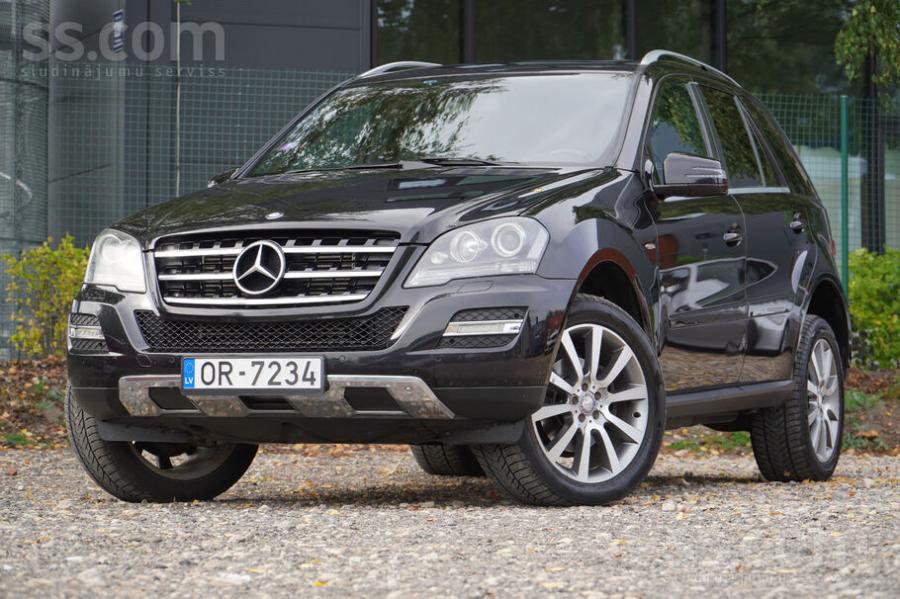 Melns Mercedes-Benz ML 350 2011 Rīga, ar dzinēja tilpumu 3.00 L un nobraukumu 309 tūkst. km par 7790 €, foto 1 vietnē AUTOMOTO.COM.LV