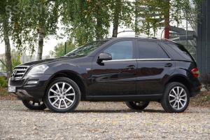 Melns Mercedes-Benz ML 350 2011 Rīga, ar dzinēja tilpumu 3.00 L un nobraukumu 309 tūkst. km par 7790 €, foto 4 vietnē AUTOMOTO.COM.LV