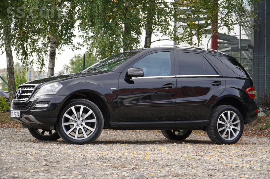 Melns Mercedes-Benz ML 350 2011 Rīga, ar dzinēja tilpumu 3.00 L un nobraukumu 309 tūkst. km par 7790 €, foto 4 vietnē AUTOMOTO.COM.LV