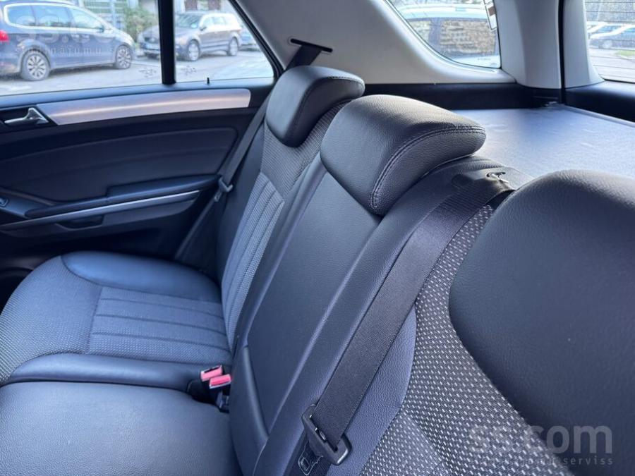 Melns Mercedes-Benz ML 350 2011 Rīga, ar dzinēja tilpumu 3.50 L un nobraukumu 226 tūkst. km par 7800 €, foto 7 vietnē AUTOMOTO.COM.LV