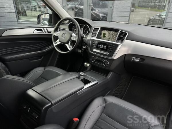Black Mercedes-Benz ML 350 2012 in Jelgava, with an engine capacity of 3.00 L and mileage of 220 thousand km for 17450 €, photo 7 on AUTOMOTO.COM.LV