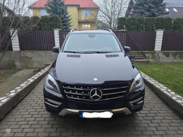Black Mercedes-Benz ML 350 2012 in Klaipeda, with an engine capacity of 3.00 L and mileage of 284 thousand km for 10700 €, photo 2 on AUTOMOTO.COM.LV