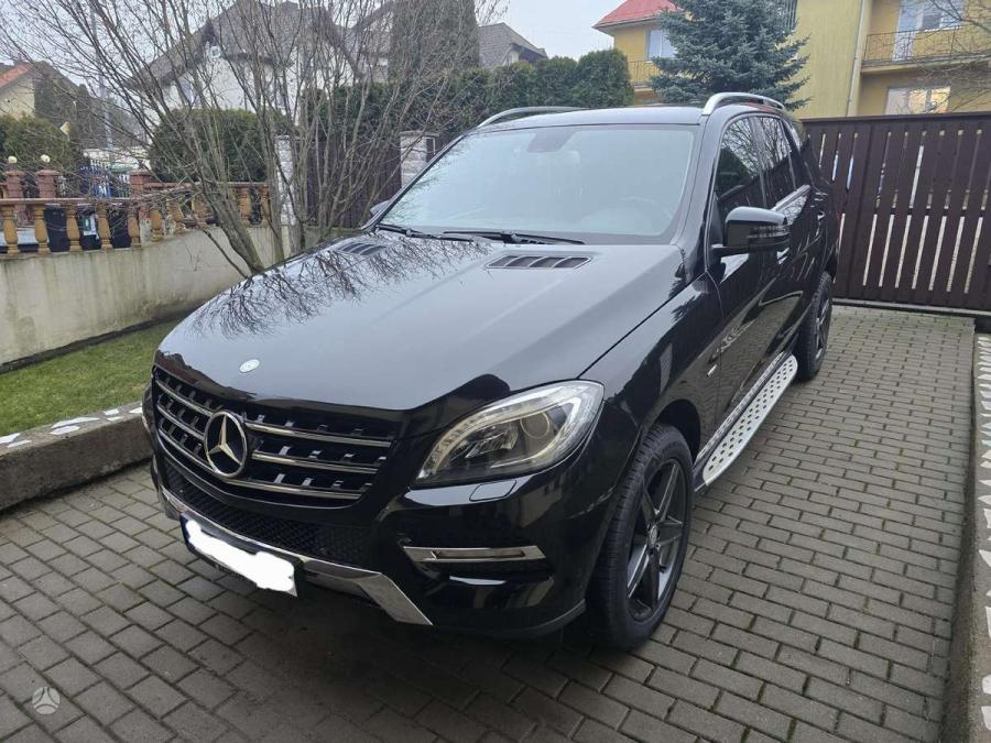 Black Mercedes-Benz ML 350 2012 in Klaipeda, with an engine capacity of 3.00 L and mileage of 284 thousand km for 10700 €, photo 3 on AUTOMOTO.COM.LV