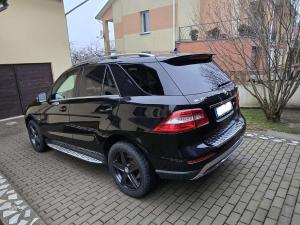 Black Mercedes-Benz ML 350 2012 in Klaipeda, with an engine capacity of 3.00 L and mileage of 284 thousand km for 10700 €, photo 5 on AUTOMOTO.COM.LV