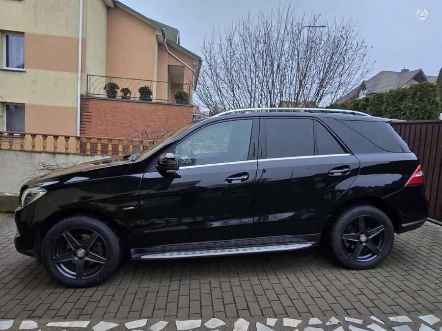 Black Mercedes-Benz ML 350 2012 in Klaipeda, with an engine capacity of 3.00 L and mileage of 284 thousand km for 10700 €, photo 7 on AUTOMOTO.COM.LV