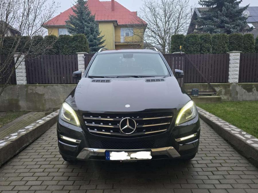 Black Mercedes-Benz ML 350 2012 in Klaipeda, with an engine capacity of 3.00 L and mileage of 284 thousand km for 10700 €, photo 8 on AUTOMOTO.COM.LV