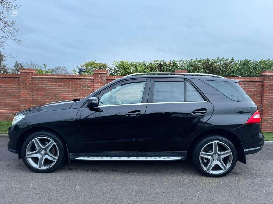 Black Mercedes-Benz ML 350 2012 in Telschi, with an engine capacity of 2.99 L and mileage of 157 thousand km for 7600 €, photo 8 on AUTOMOTO.COM.LV