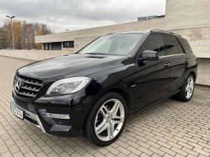 Black Mercedes-Benz ML 350 2012 in Vilnius, with an engine capacity of 3.00 L and mileage of 240 thousand km for 15500 €, photo 2 on AUTOMOTO.COM.LV