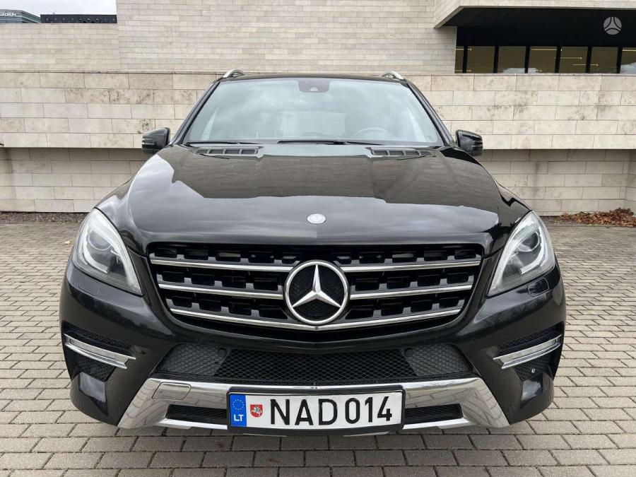 Black Mercedes-Benz ML 350 2012 in Vilnius, with an engine capacity of 3.00 L and mileage of 240 thousand km for 15500 €, photo 3 on AUTOMOTO.COM.LV