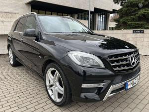 Black Mercedes-Benz ML 350 2012 in Vilnius, with an engine capacity of 3.00 L and mileage of 240 thousand km for 15500 €, photo 4 on AUTOMOTO.COM.LV