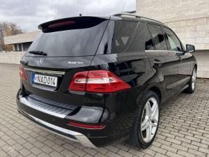 Black Mercedes-Benz ML 350 2012 in Vilnius, with an engine capacity of 3.00 L and mileage of 240 thousand km for 15500 €, photo 6 on AUTOMOTO.COM.LV