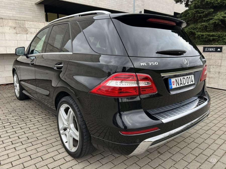Black Mercedes-Benz ML 350 2012 in Vilnius, with an engine capacity of 3.00 L and mileage of 240 thousand km for 15500 €, photo 8 on AUTOMOTO.COM.LV