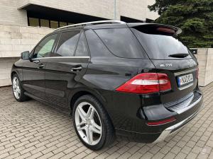 Black Mercedes-Benz ML 350 2012 in Vilnius, with an engine capacity of 3.00 L and mileage of 240 thousand km for 15500 €, photo 9 on AUTOMOTO.COM.LV
