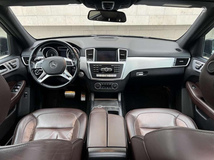 Black Mercedes-Benz ML 350 2012 in Vilnius, with an engine capacity of 3.00 L and mileage of 240 thousand km for 15500 €, photo 12 on AUTOMOTO.COM.LV