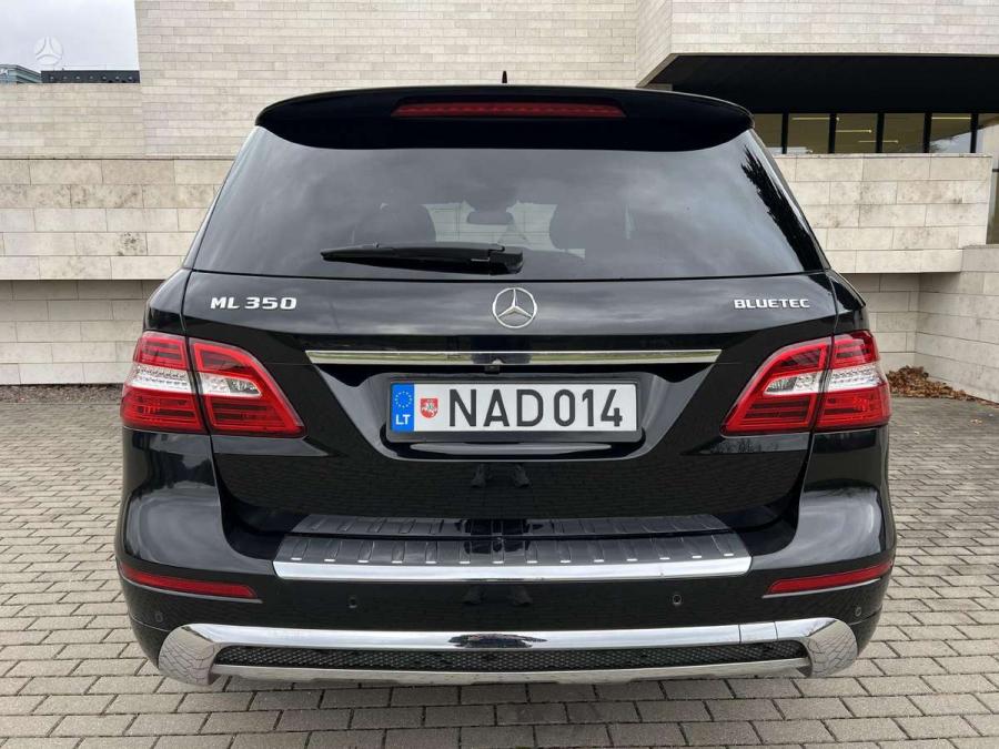 Black Mercedes-Benz ML 350 2012 in Vilnius, with an engine capacity of 3.00 L and mileage of 240 thousand km for 15500 €, photo 25 on AUTOMOTO.COM.LV