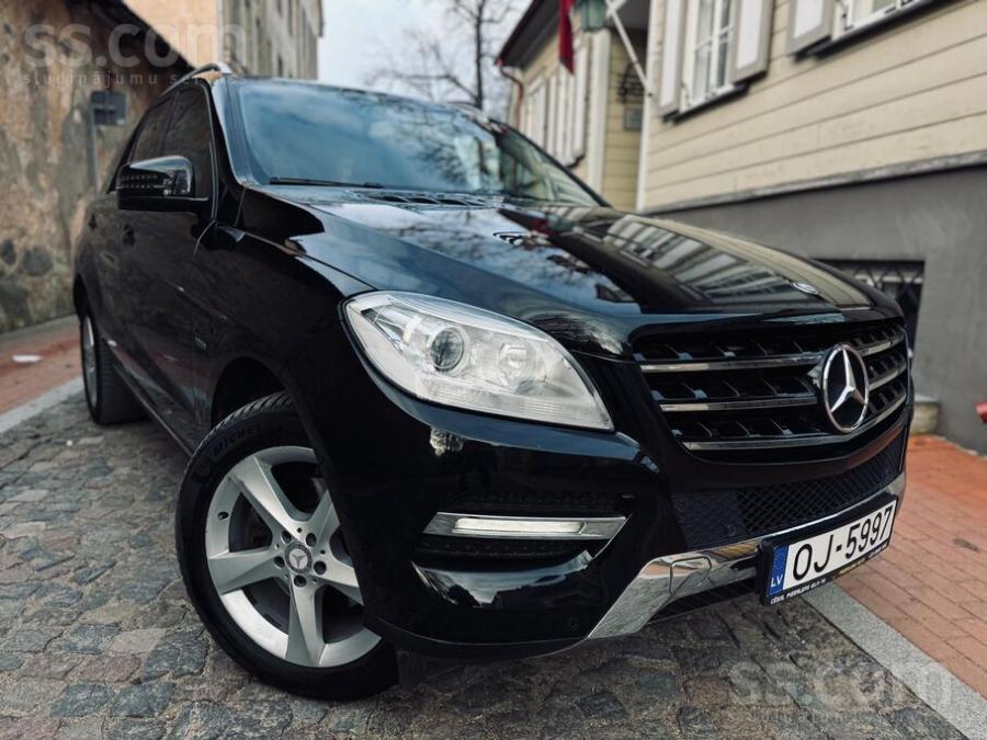 Black Mercedes-Benz ML 350 2012 in Cesis, with an engine capacity of 3.00 L and mileage of 0 thousand km for 14990 €, photo 1 on AUTOMOTO.COM.LV