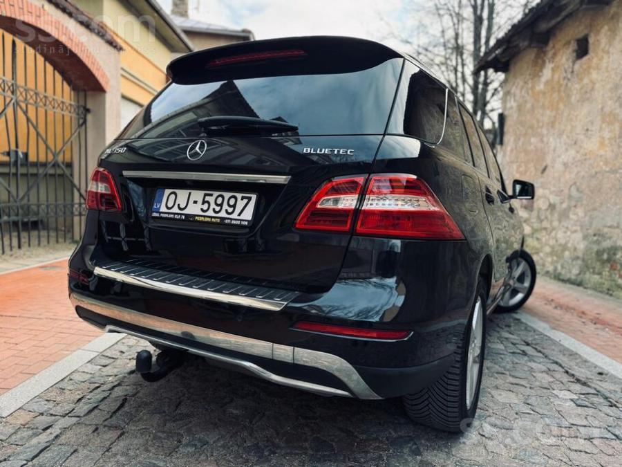 Black Mercedes-Benz ML 350 2012 in Cesis, with an engine capacity of 3.00 L and mileage of 0 thousand km for 14990 €, photo 5 on AUTOMOTO.COM.LV