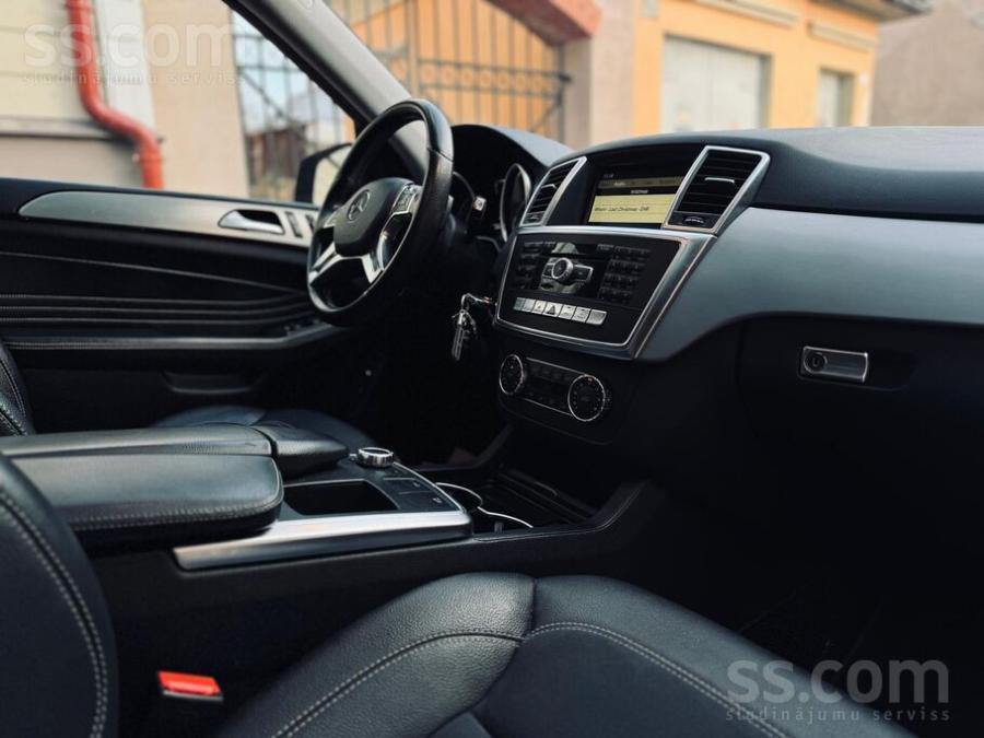 Black Mercedes-Benz ML 350 2012 in Cesis, with an engine capacity of 3.00 L and mileage of 0 thousand km for 14990 €, photo 17 on AUTOMOTO.COM.LV