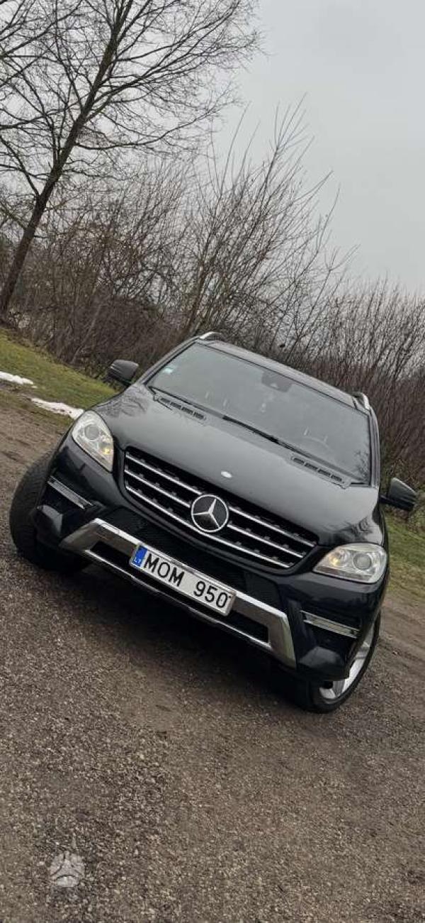 Black Mercedes-Benz ML 350 2012 in Taurage, with an engine capacity of 3.00 L and mileage of 358 thousand km for 12300 €, photo 3 on AUTOMOTO.COM.LV