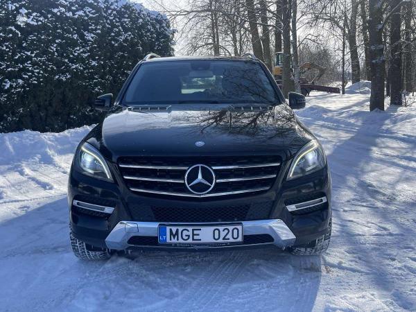 Melns Mercedes-Benz ML 350 2012 Kaišiadorys, ar dzinēja tilpumu 0.00 L un nobraukumu 277 tūkst. km par 13400 €, foto 2 vietnē AUTOMOTO.COM.LV