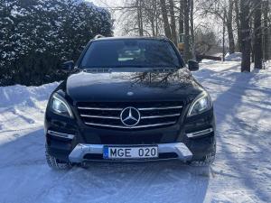 Black Mercedes-Benz ML 350 2012 in Kaisiadorys, with an engine capacity of 0.00 L and mileage of 277 thousand km for 13400 €, photo 2 on AUTOMOTO.COM.LV