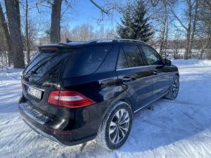 Black Mercedes-Benz ML 350 2012 in Kaisiadorys, with an engine capacity of 0.00 L and mileage of 277 thousand km for 13400 €, photo 4 on AUTOMOTO.COM.LV